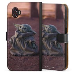 DeinDesign Galaxy XCover 6 Pro Handy Klapph&uuml;lle Handyh&uuml;lle aus Kunst Leder schwarz Flip Case Baby Yoda Star Wars The Child Sideflip mit langer Lasche