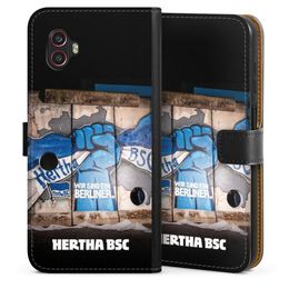 DeinDesign Galaxy XCover 6 Pro Handy Klapph&uuml;lle Handyh&uuml;lle aus Kunst Leder schwarz Flip Case Hertha Bsc Wall Official Licensed Product Sideflip mit langer Lasche