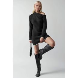 Asymmetrisches Kragen-Rippstrickkleid