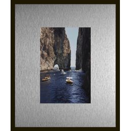 Bild queence "Trend Wandbild, Wandkunst, Kunstdruck "Meer und Boote", blau (farbe rahmen: schwarz, farbe bild(er): silber), B:50cm H:40cm T:1,5cm, Aluminium, Bilder, Bild, inkl. Passepartout aus hochwertigem Aluminium und schwarzem Rahmen