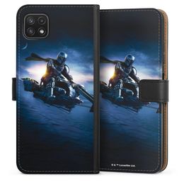 DeinDesign Galaxy A22 5G Handy Klapph&uuml;lle Handyh&uuml;lle aus Kunst Leder schwarz Flip Case Star Wars Merchandise The Mandalorian Sideflip mit langer Lasche