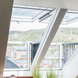 Velux GDL Balkon Holz/Kiefer wei&szlig; lackiert ENERGIE PLUS Dachfenster, 78x252 cm (MK19)