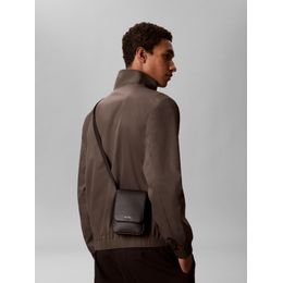 Umh&auml;ngetasche Calvin Klein "RAISED PHONE CROSSBODY", Herren, Gr. B/H/T: 12,5cm x 16,5cm x 3cm, schwarz, Lederimitat, unifarben, Taschen Umh&auml;ngetasche, Herren Body Bag, Schultertasche, Mini Bag mit &Uuml;berschlag