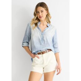 Blaues Top im Denim-Look mit aufgerollten &Auml;rmeln und &Uuml;bergr&ouml;&szlig;e