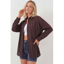 Texturiertes gestreiftes oversized Hemd mit Knopfverschluss