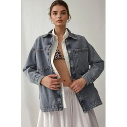 Oversized Jeansjacke mit Hemdkragen und Taschen