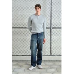 Slim Fit Rundhalsausschnitt T-Shirt mit Knopfdetails