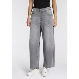 5-Pocket-Jeans Herrlicher "Barrow Denim Grey Light Stretch", Damen, Gr. 30, N-Gr, grau (grau ash), Denim/Jeans, Obermaterial: 98% Baumwolle, 2% Elasthan, unifarben, loose fit kn&ouml;chellang, Jeans 5-Pocket-Jeans, Barrel Fit mit hohem Bund
