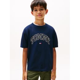 T-Shirt Tommy Hilfiger "VARSITY RAISED PRINT TEE SS", Jungen, Gr. 5 (110), blau (schwarz night navy), Single Jersey, Obermaterial: 100% Baumwolle, unifarben, regular fit normal, Rundhals, eingesetzt gerader Abschluss, Shirts T-Shirt, Kinder bis 16 Jahre