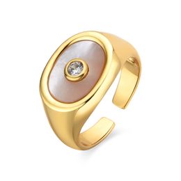 Luxenter Ring mit wei&szlig;em Perlmutt aus 18k Gold - Staxo