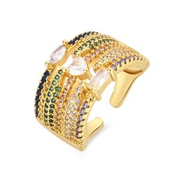 Luxenter-Ring aus Metalllegierung und mehrfarbigem Zirkonia, gefertigt in 18-karat-Gelbgold &ndash; Thihsak