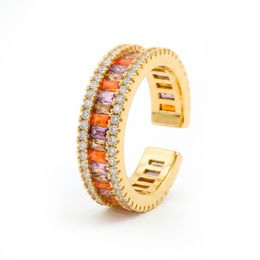 Luxenter-Ring aus Metalllegierung und mehrfarbigem Zirkonia, gefertigt in 18-karat-Gelbgold &ndash; Baldlal