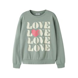 Sweatshirt name it "NKFVASACHA LS NREG SWEAT UNB", M&auml;dchen, Gr. 122/128, gr&uuml;n (gr&uuml;n milieu print:love), Sweatware, Obermaterial: 100% Baumwolle, bedruckt, regular fit normal, Rundhals, Rippb&uuml;ndchen, Sweatshirts Sweatshirt, Baumwolle, regular fit