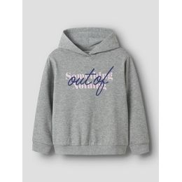 Sweatshirt name it "NKFOFINA LS NREG WH SWE BRU PB", M&auml;dchen, Gr. 134/140, grau (grau melange), Sweatware, Obermaterial: 60% Baumwolle, 40% Polyester, bedruckt, regular fit normal, Rundhals, Rippb&uuml;ndchen, Sweatshirts Sweatshirt