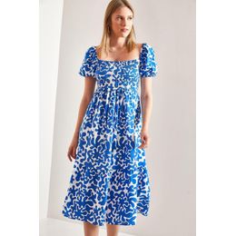 Geg&uuml;rtetes Midikleid mit quadratischem Kragen