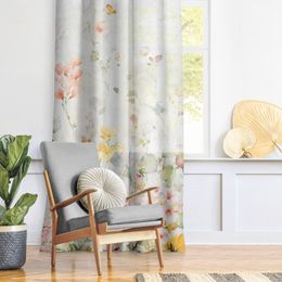 Vorhang Aquarell Bl&uuml;ten auf wei&szlig;er Shabby Betonwand