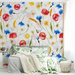 Mustertapete Aquarellierte Feldblumen mit Mohn