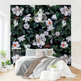 Mustertapete Tropische Nacht mit wei&szlig;en Blumen