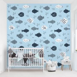 Mustertapete Skandinavische Fische in Pastellblau