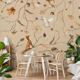Fototapete Verspielter Wald mit Tieren in Beige