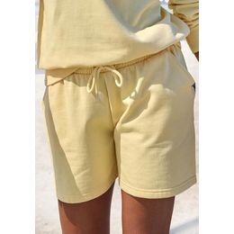 BENCH. LOUNGEWEAR Sweatshorts hellgelb Gr. 40/42 f&uuml;r Damen. Mit Markenlabel. Bequem. Nachhaltig.
