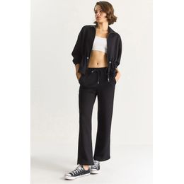 Figurbetonte Langarmjacke und Schlaghose Set
