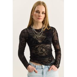 Schlank geschnittene Bluse mit Cut-Out und Paisleymuster