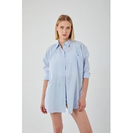 &Uuml;bergro&szlig;es Langarm-Button-Up-Popeline-Shirt