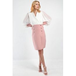 V-Ausschnitt Midi-Kleid mit Knopfdetails