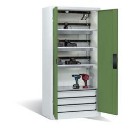 C+P Akkuladeschrank Acurado, abschlie&szlig;bar, mit L&uuml;ftung + Inneneinrichtung, B 930 x T 500 x H 1950 mm, Stahl, resedagr&uuml;n RAL 6011/lichtgrau RAL 7035