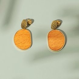 Holzkern Ohrringe Damen Gold und Walnuss