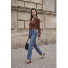 Hochtaillierte, kn&ouml;chellange Jeans mit geradem Bein