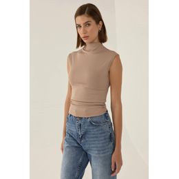 Faltenshirt mit halbem Rollkragen