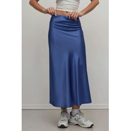Hochgeschnittener Satin-Midi-Rock