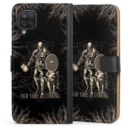 DeinDesign Galaxy A12 Handy Klapph&uuml;lle Handyh&uuml;lle aus Kunst Leder schwarz Flip Case Wikinger Vikings Tv Show Designs Sideflip mit langer Lasche