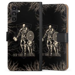 DeinDesign Galaxy A13 5G Handy Klapph&uuml;lle Handyh&uuml;lle aus Kunst Leder schwarz Flip Case Tv Show Designs Wikinger Vikings Sideflip mit langer Lasche