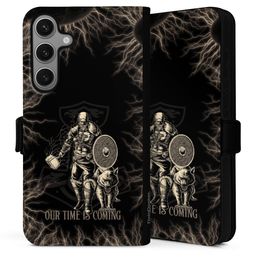 DeinDesign Galaxy S25+ Handy Klapph&uuml;lle Handyh&uuml;lle aus Kunst Leder schwarz Flip Case Tv Show Designs Wikinger Vikings Sideflip mit Lasche