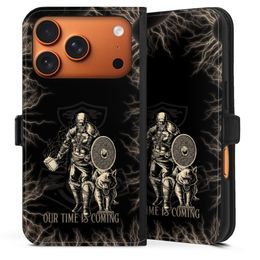 DeinDesign iPhone 17 Pro Handy Klapph&uuml;lle Handyh&uuml;lle aus Kunst Leder schwarz Flip Case Wikinger Vikings Tv Show Designs Sideflip mit Lasche