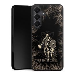DeinDesign Galaxy S25 FE Handy Premium Silikon H&uuml;lle Handyh&uuml;lle schwarz Case Tv Show Designs Wikinger Vikings Silikon Premium Case