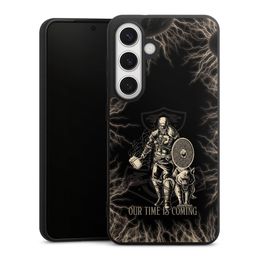DeinDesign Galaxy S24 Handy Premium Silikon H&uuml;lle Handyh&uuml;lle schwarz Case Tv Show Designs Wikinger Vikings Silikon Premium Case