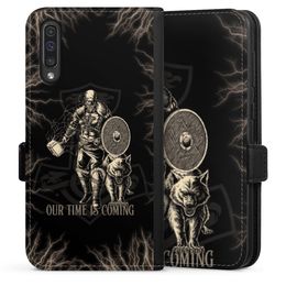 DeinDesign Galaxy A50 Handy Klapph&uuml;lle Handyh&uuml;lle aus Kunst Leder schwarz Flip Case Tv Show Designs Wikinger Vikings Sideflip mit Lasche