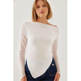 Basic-Top mit asymmetrischem Saum