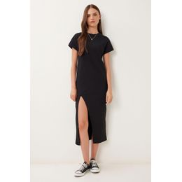 Schlankes Midi-Kleid mit seitlichem Schlitz