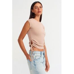 Damen &auml;rmelloses Crop-Top mit ausgeschnittenen Details