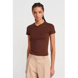 Schmal geschnittenes Baumwoll-V-Ausschnitt-T-Shirt