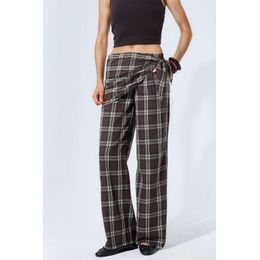 Hosen mit ma&szlig;geschneidertem Schnitt und Schal-Detail