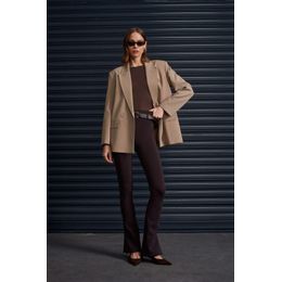 Taillenhohe Skinny Flare Hose mit G&uuml;rtel