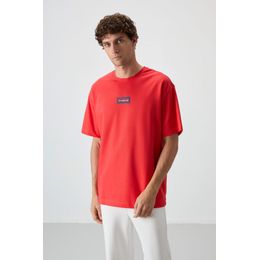 Oversized-Logo-Patch-T-Shirt
