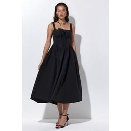 Midi-Kleid mit quadratischem Kragen und Knopfdetails