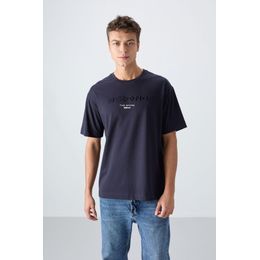 &Uuml;bergr&ouml;&szlig;tes Baumwoll-Polyester Logo T-Shirt